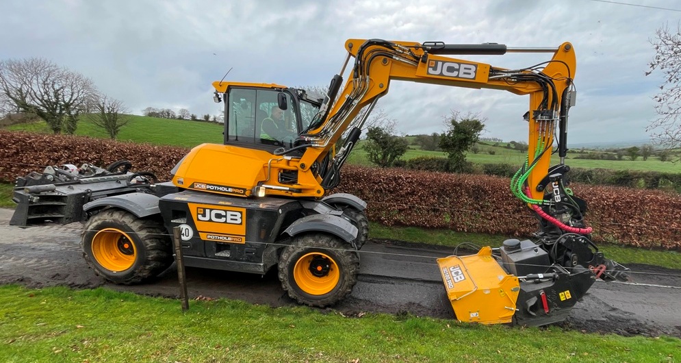 JCB Pothole-1 - Plant and Civil Engineering