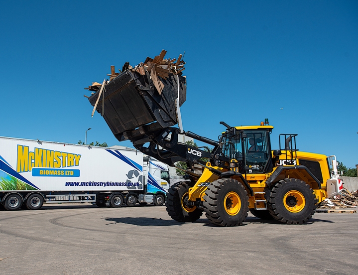 Waste Management Giant Buys JCB 427 Wastemaster