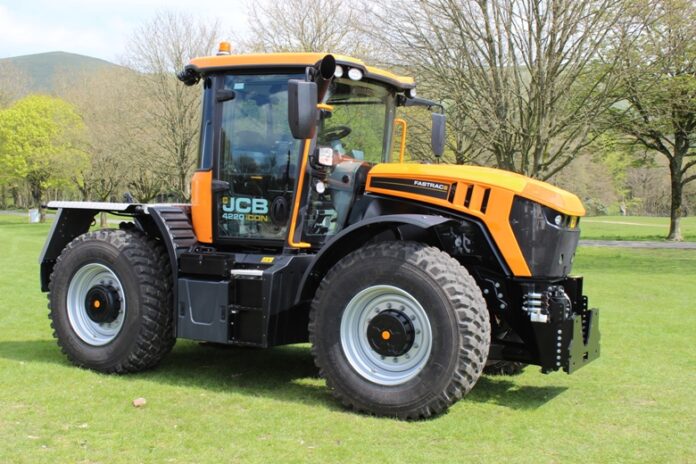 New JCB Fastrac iCON ‘Utility’ Has Even Greater Capabilities