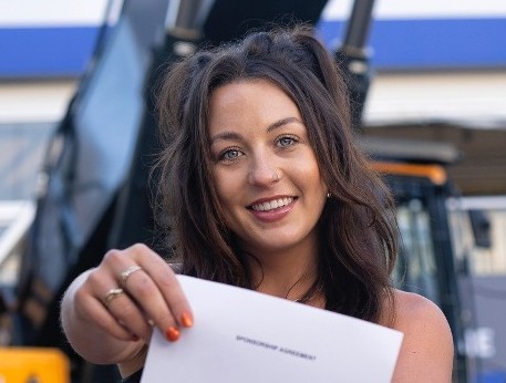 Hyundai Construction Equipment Europe Joins Forces with Digger Girl For ...