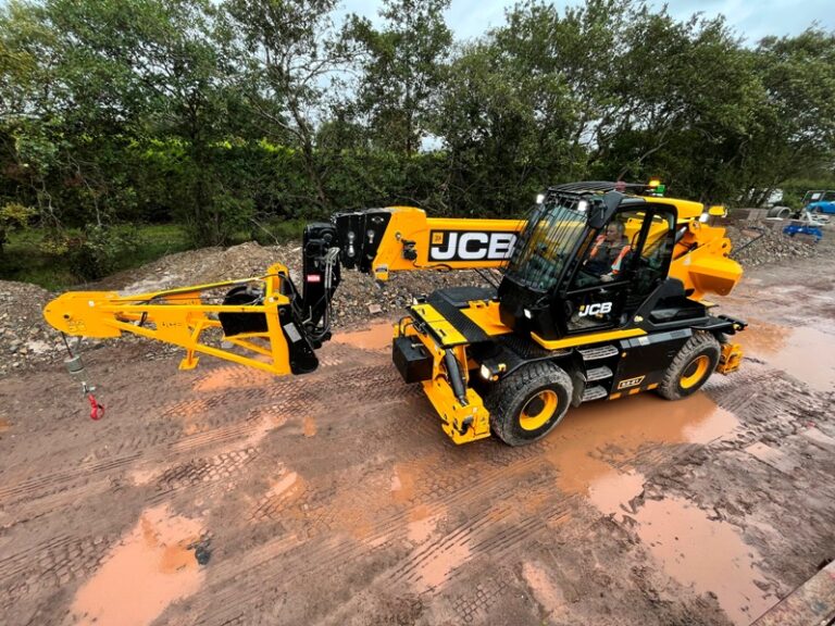 Contractor Reaches New Heights with JCB’s Rotating Telehandler