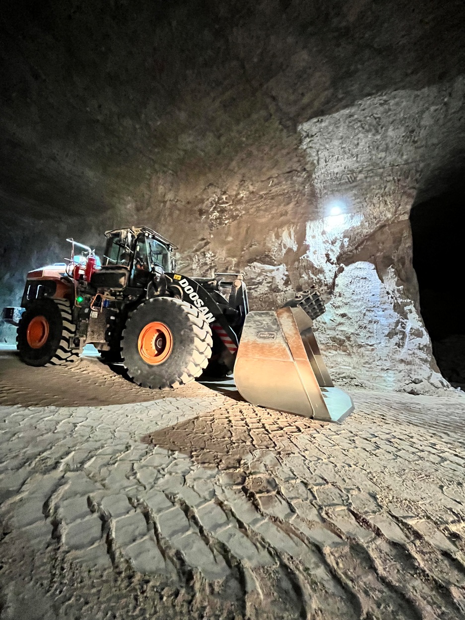 New Doosan DL580-7 performing well for Irish Salt Mining
