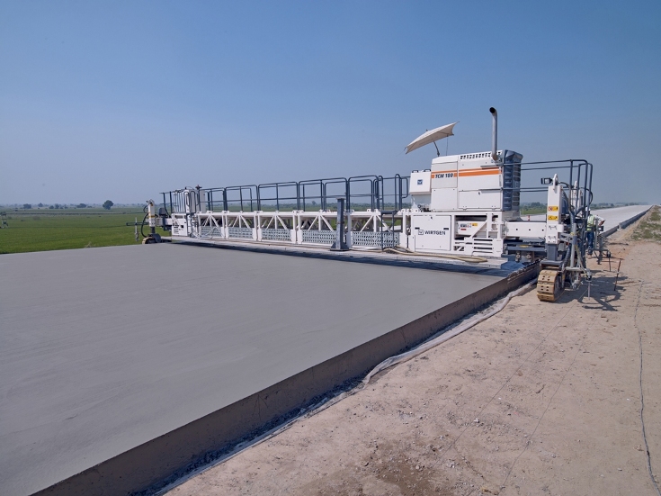 Wirtgen │ Concrete paving with inset slipform pavers