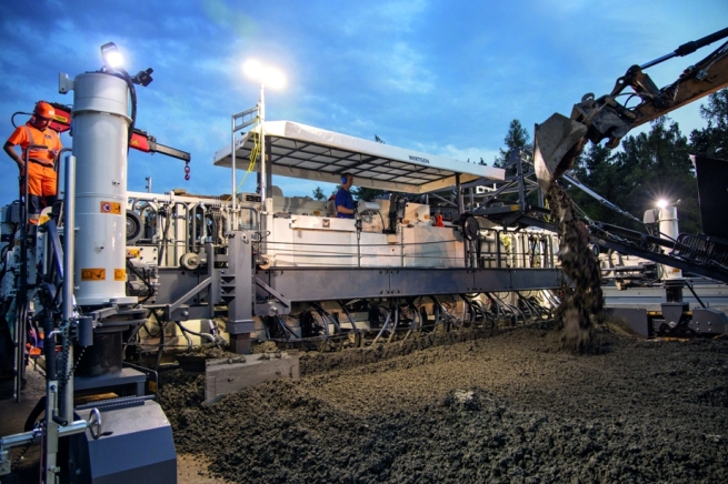 Wirtgen │ Concrete paving with inset slipform pavers