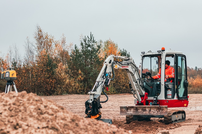 Affordable, easy-to-use 2D machine control lets contractors embrace the ...