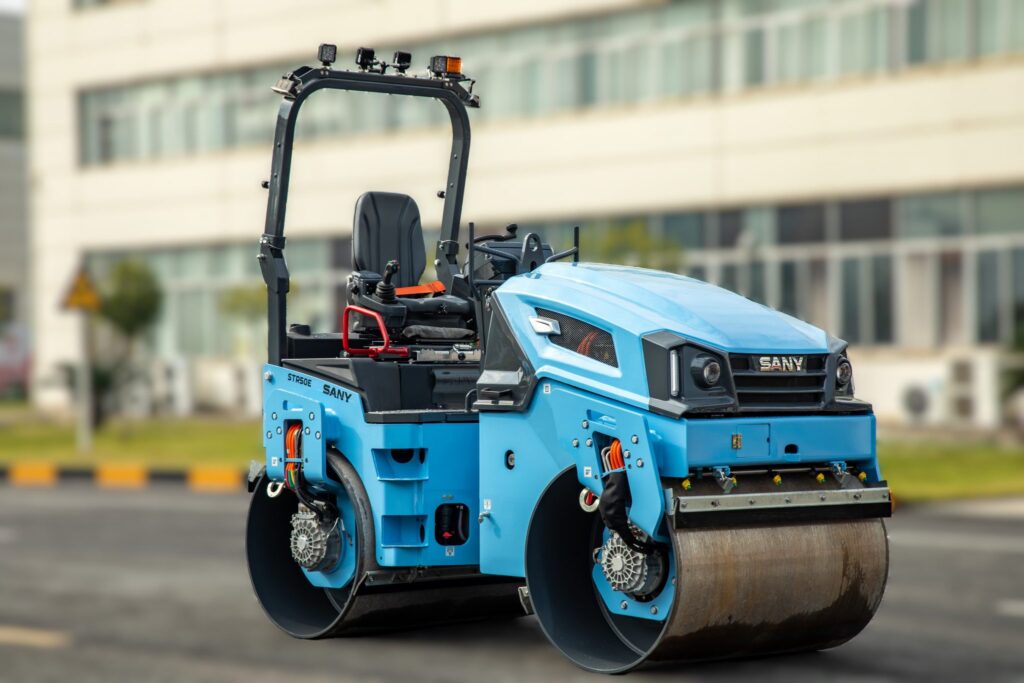 The world’s first fully electric, 4.5 tonne roller to debut at EHS 2025